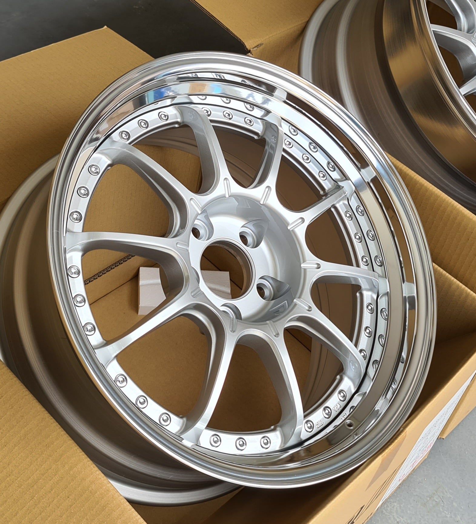 SSR SP5 HI BRIGHT SILVER 18x9.5 +25 HP 5-114.3 – Autotechnik Wheels